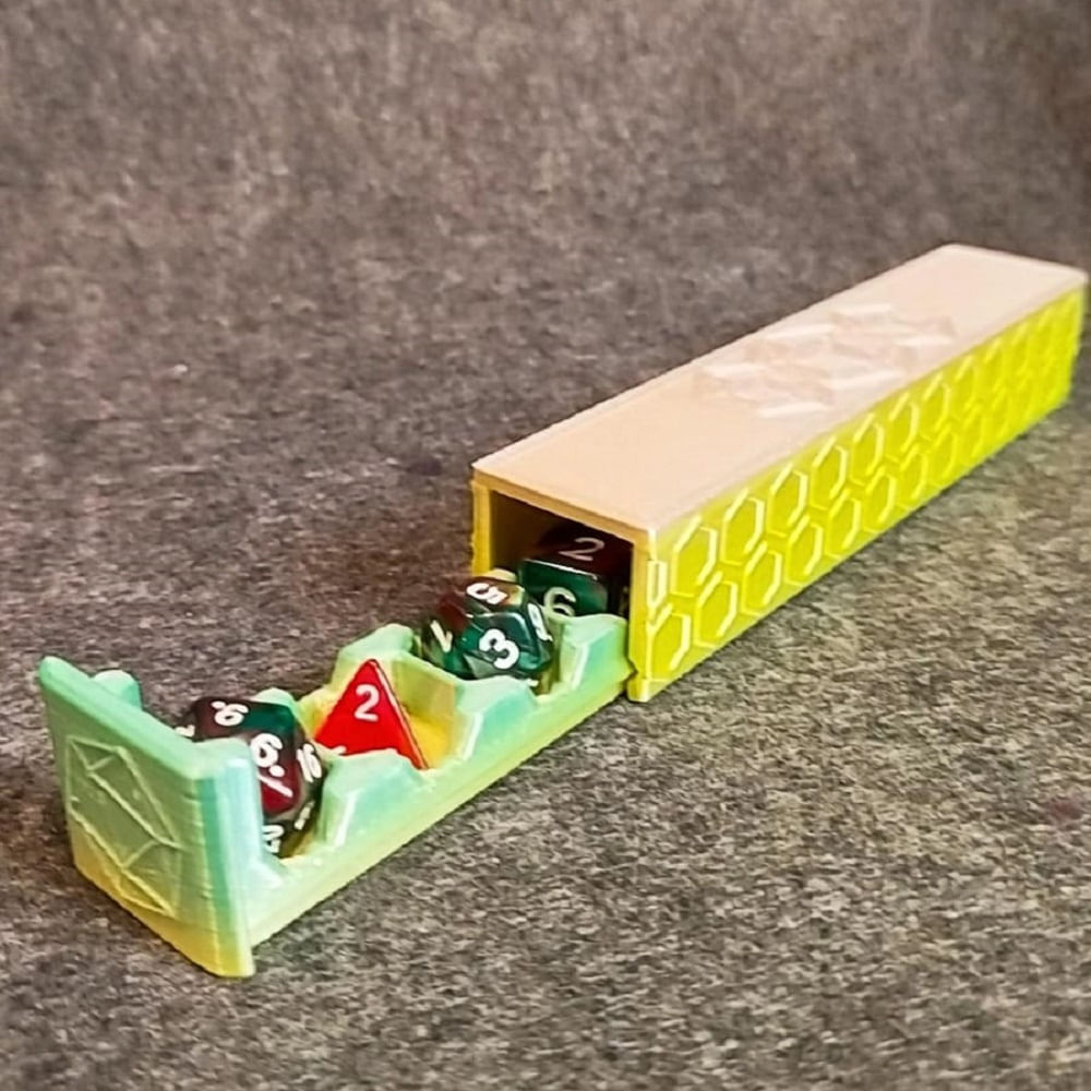 Caja PortaDados 3D GEEKS PERU PLA Seda Multicolor - Real Plaza