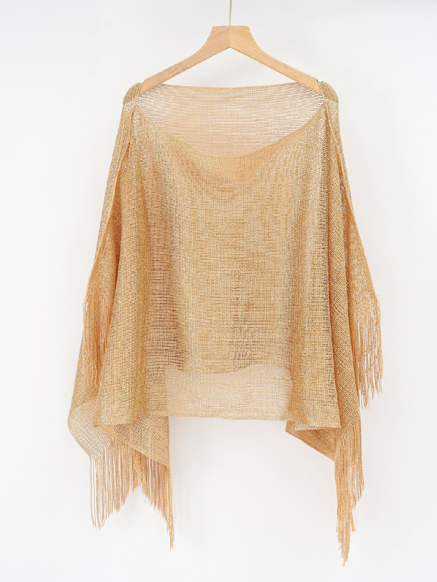 Chal Elegante Neopola - Dorado modelo tipo Blusa con Fleco al lado ...