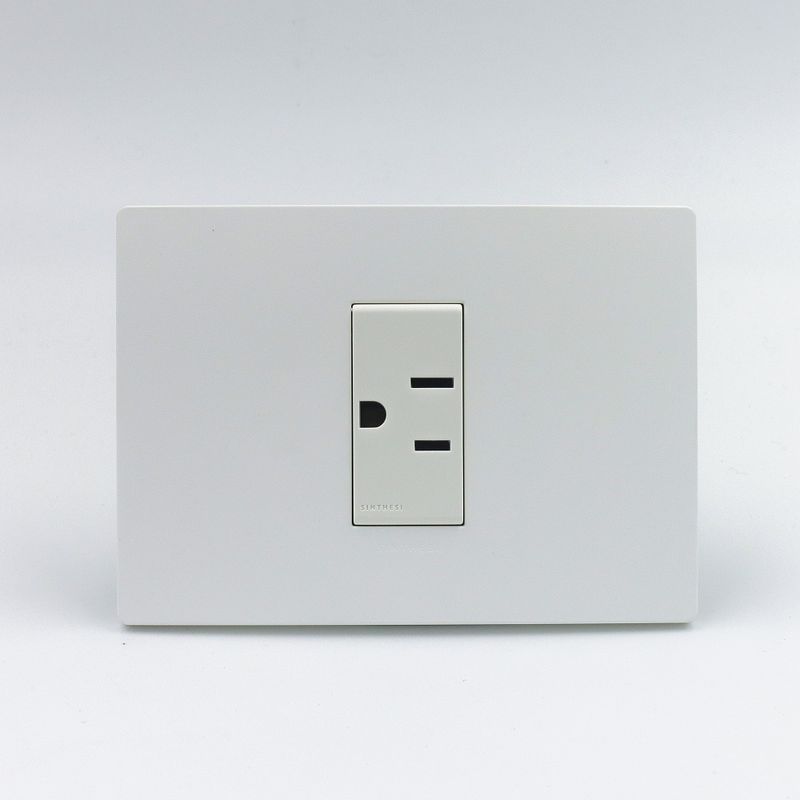 TOMACORRIENTE SIMPLE AMERICANO SINTHESI S33 PLACA BLANCA MATE Y DADOS S22 BLANCOS - Real Plaza