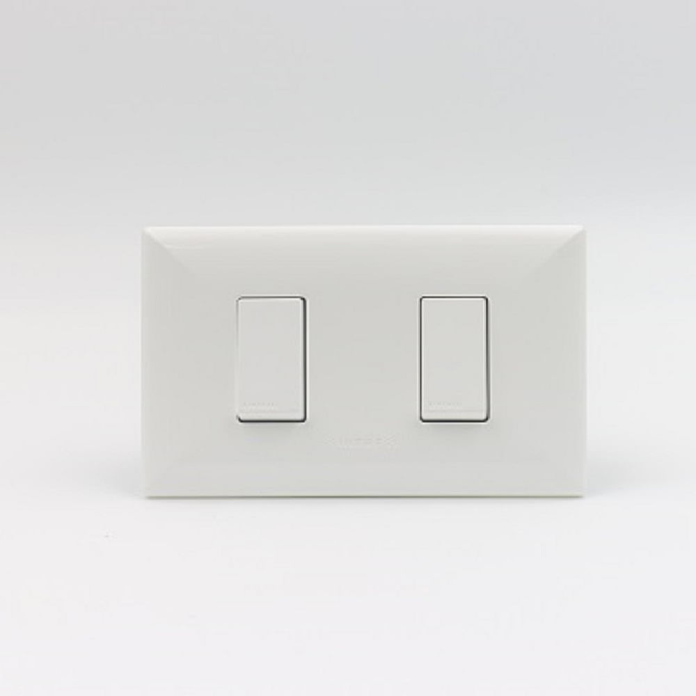 INTERRUPTOR DOBLE (01 SIMPLE + 01 CONMUTADOR 3 VIAS) SINTHESI S17 PLACA BLANCA Y DADOS BLANCOS ...